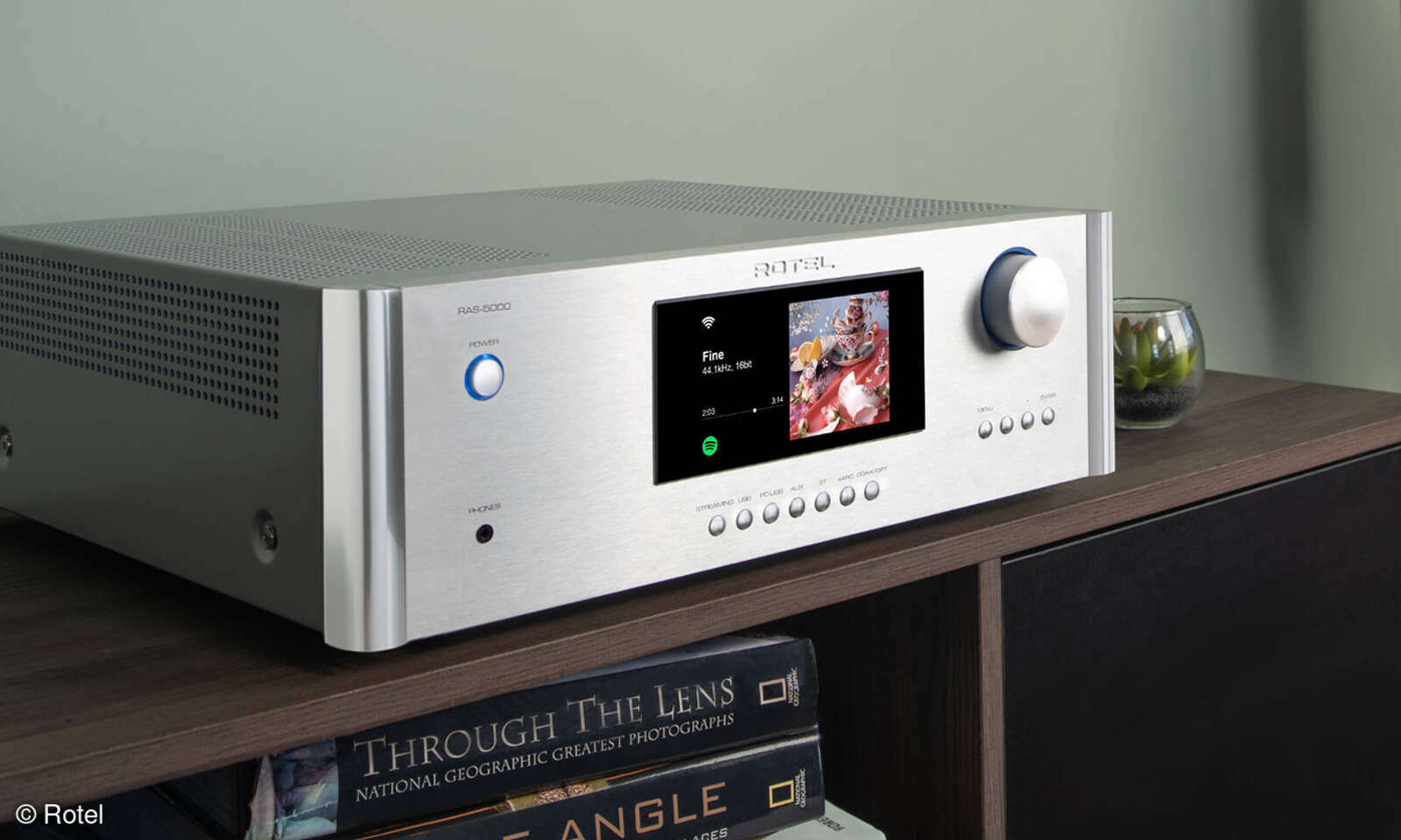 Rotel RAS-5000: High-End Stereo-Verstärker mit ordentlich Power ...